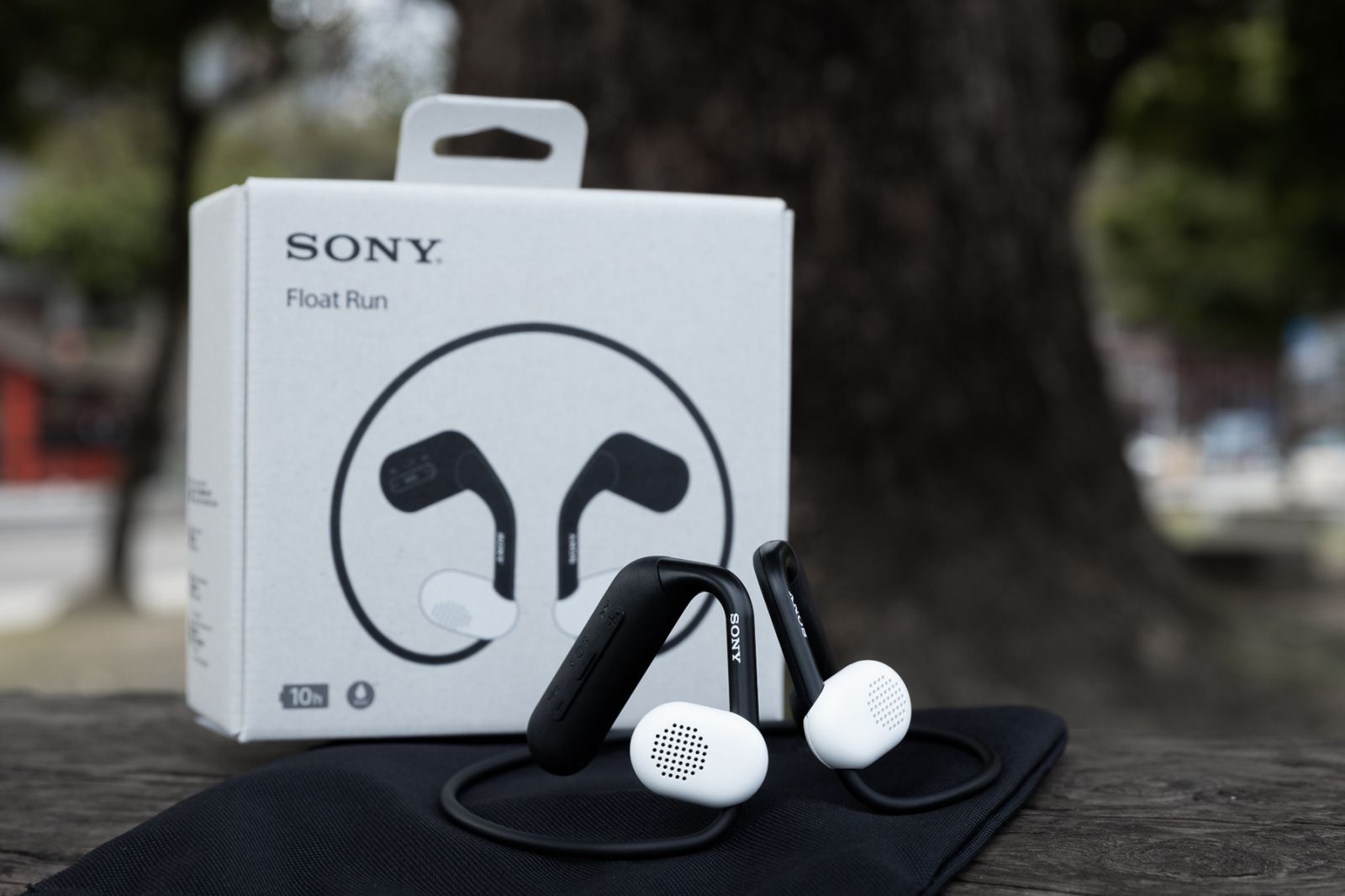 這「離耳式」運動耳機太狠了！Sony WI-OE610 Float Run 反降噪超通透，33g 跑步輕巧安全無負擔-體驗評測 - 三創生活